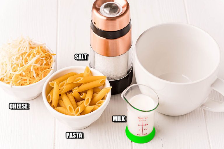 Mac and Cheese in a Mug (5 minute recipe!)