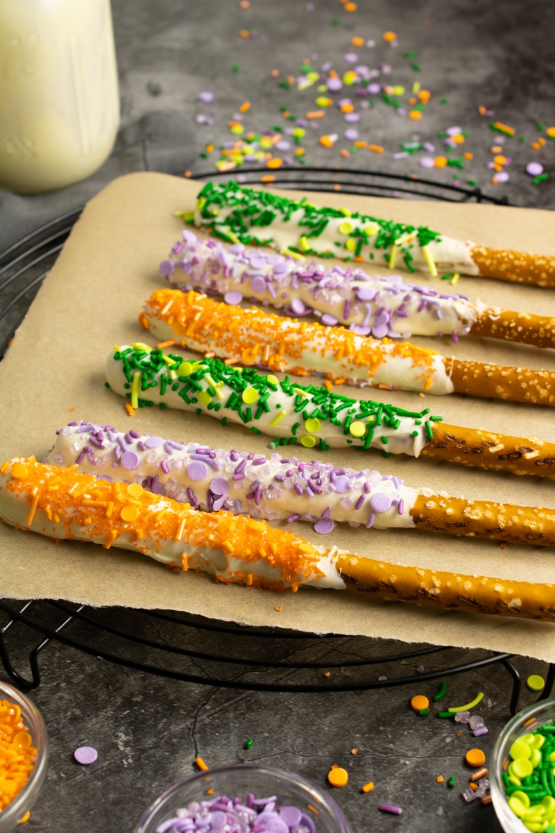 Halloween Pretzel Rods - simple & festive!