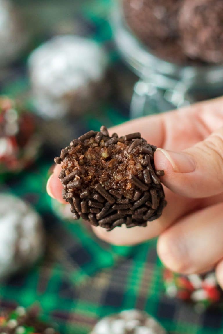 Easy Rum Balls with Vanilla Wafers